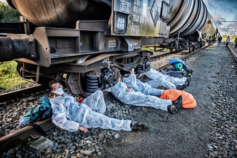 Actiegroep ‘Code Rood’ blokkeert site TotalEnergies: ‘Kwaad om de hoge ...