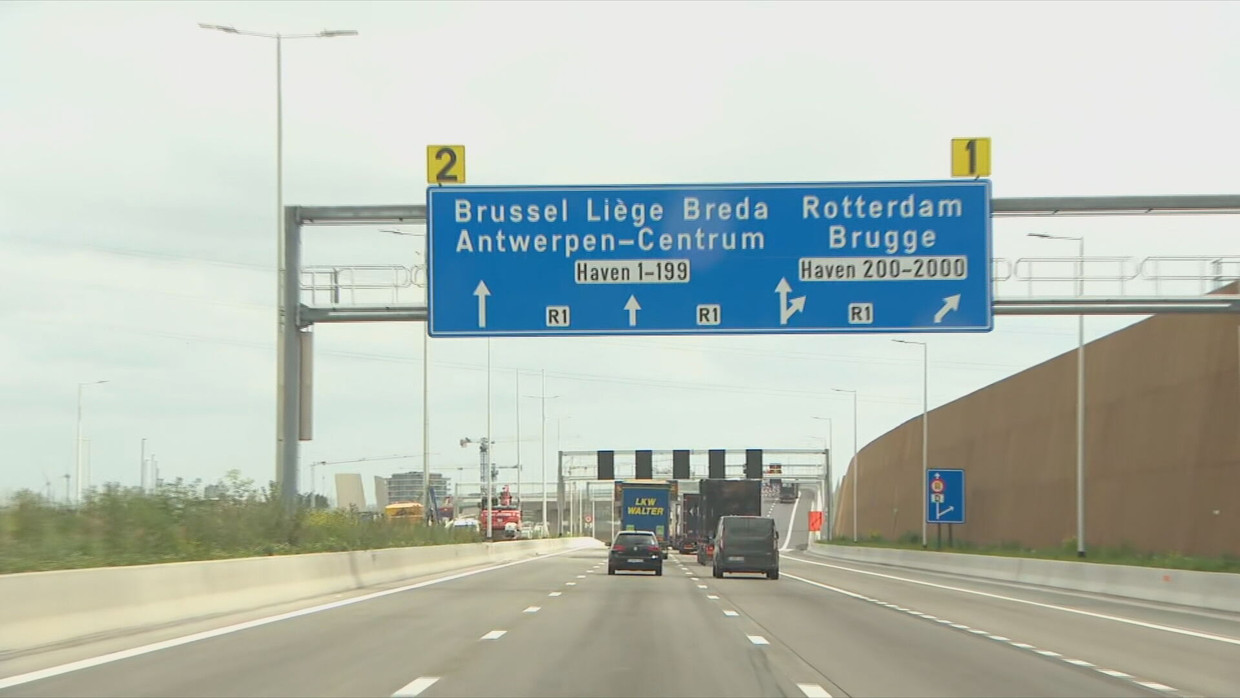 Minister Lydia Peeters wil wegwijzers alweer laten aanpassen van Liège ...