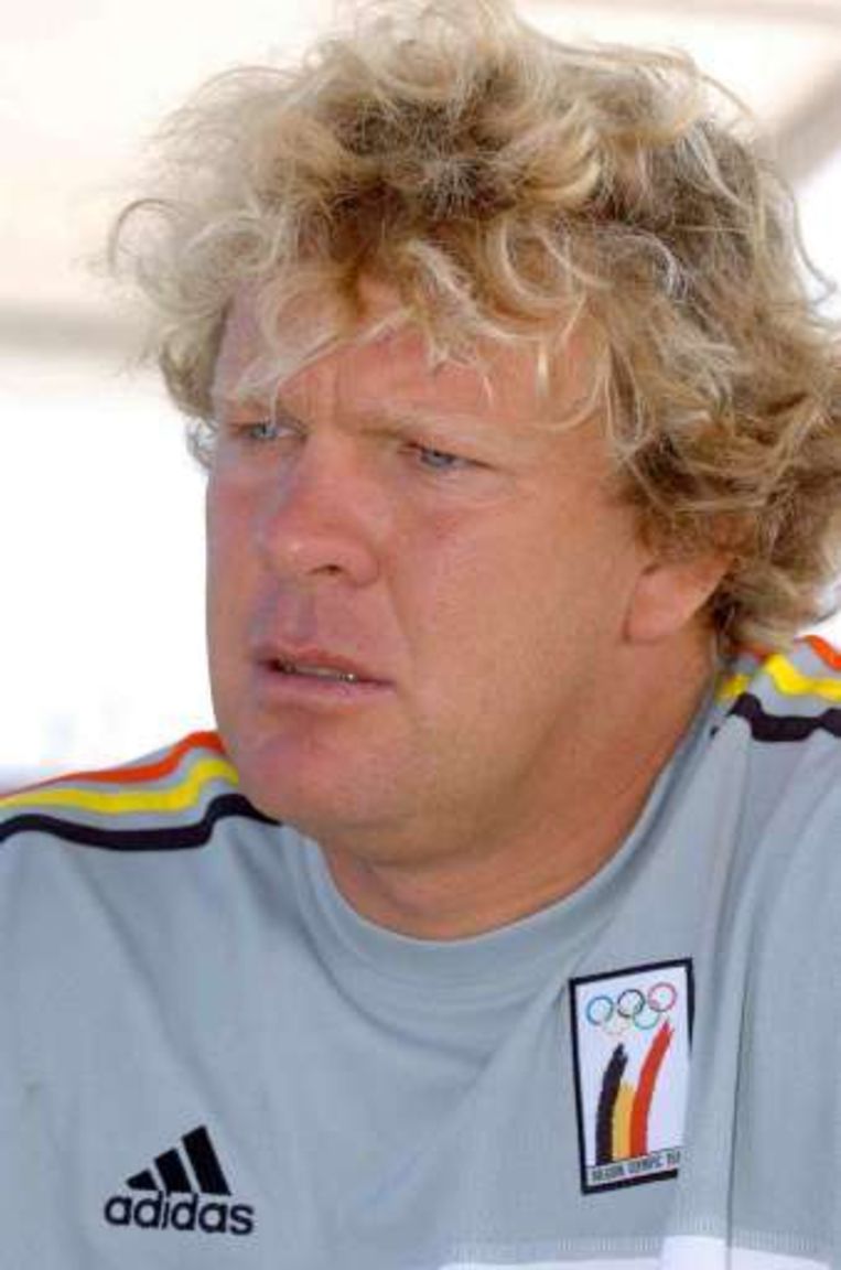 Sebastien Godefroid draagt de Belgische vlag | De Morgen