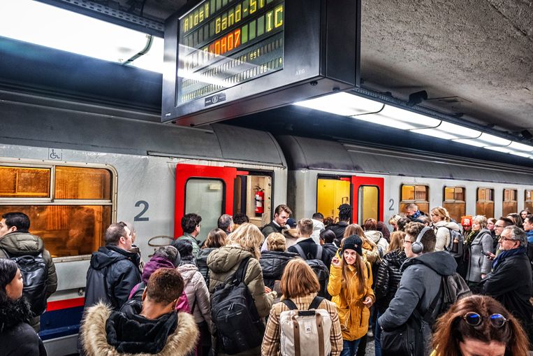 Reizigers en personeel over al uw vertraagde en geschrapte treinen: ‘De communicatie is slechter ...