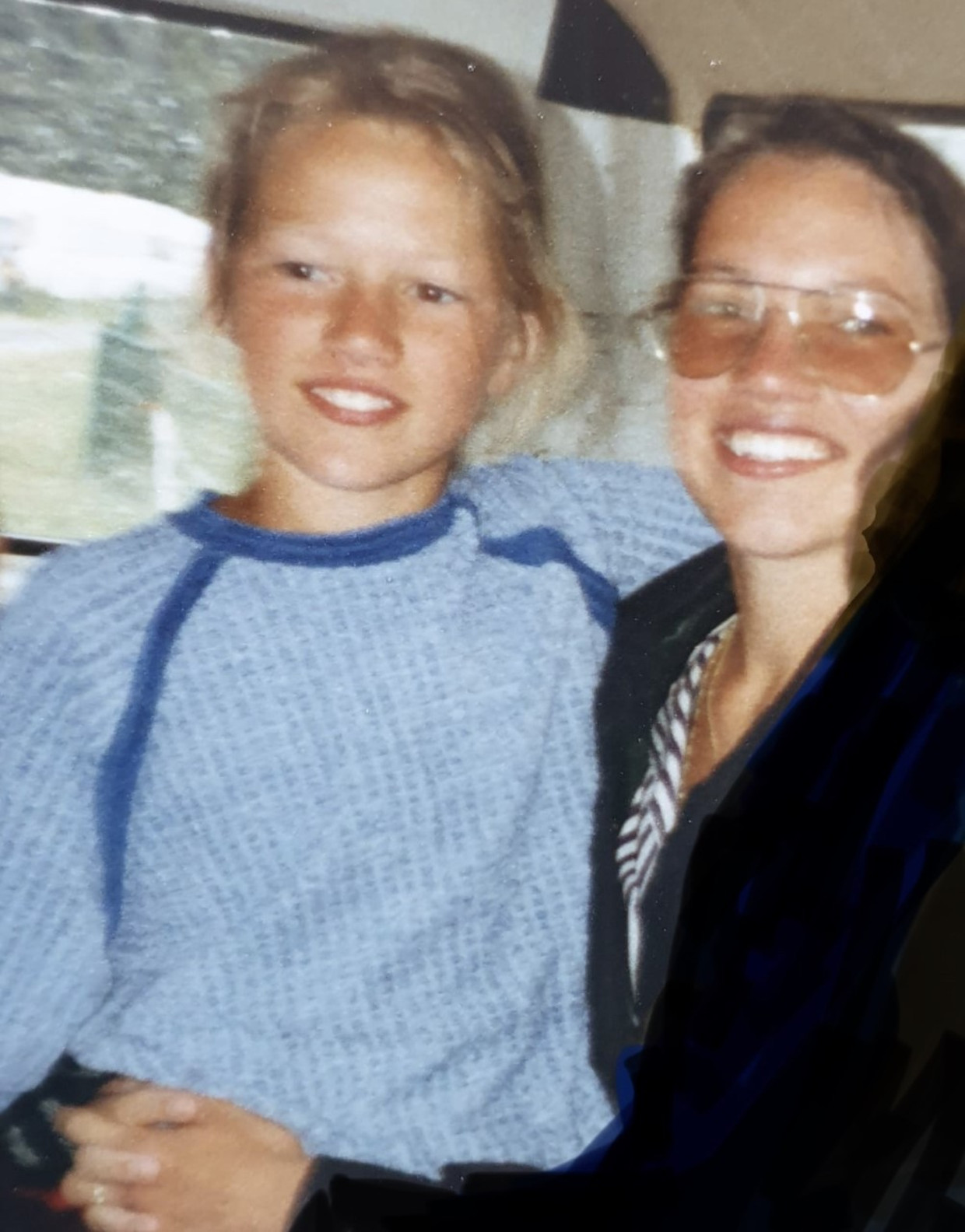 Hilde De Baerdemaeker en zus Veerle: ‘Als Hilde weer eens begraven ...