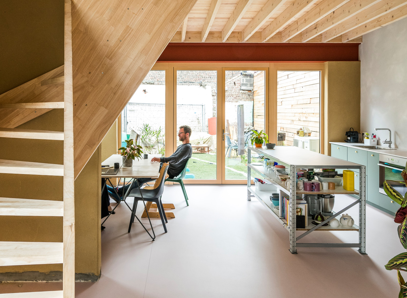 Binnenkijken in een eigenzinnig verbouwd rijhuis: ‘Het is makkelijk uit ...