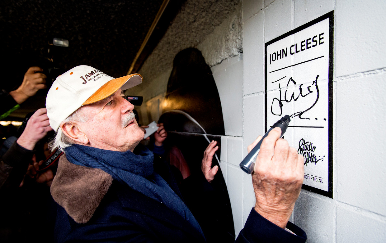 John Cleese opent Silly Walks-tunnel in Eindhoven | De Morgen