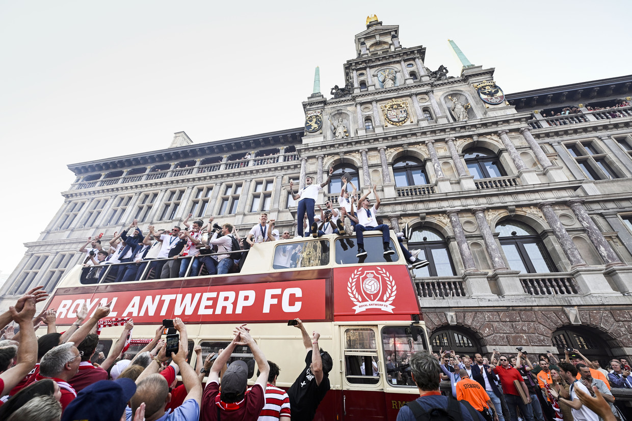 Grote Markt in Antwerpen helemaal volgelopen voor kampioenenhuldiging