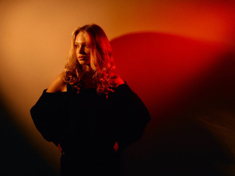 Wie is Emma Van Raemdonck, de actrice die in ‘De twaalf’ zwijgen tot ...