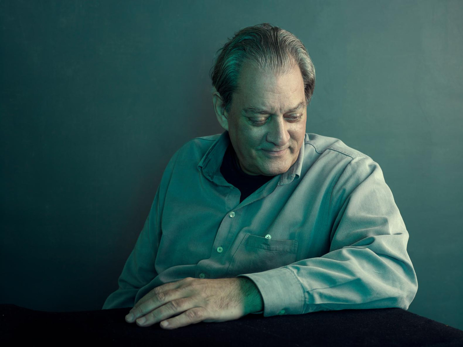 ‘Bloodbath Nation’: Paul Auster schiet met scherp op Amerikaanse wapengekte