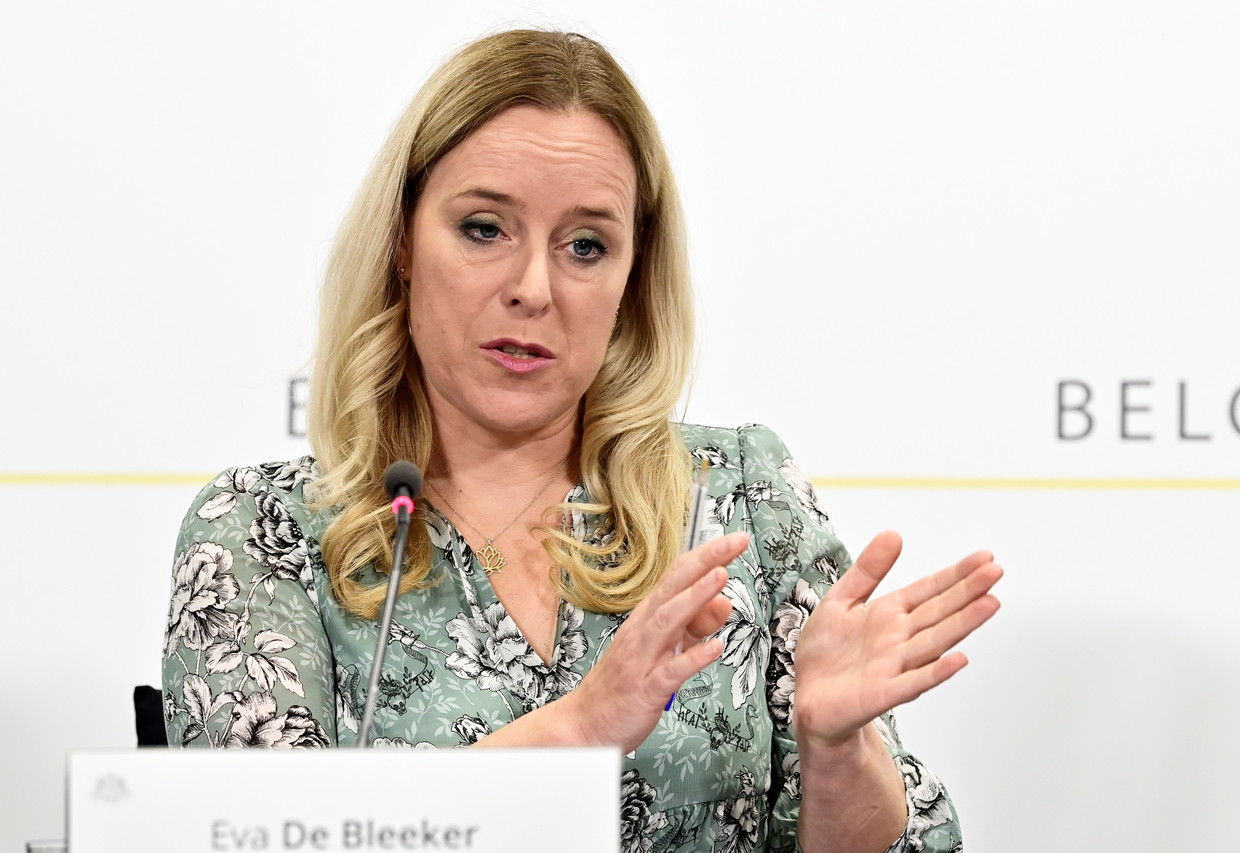 Staatssecretaris Eva De Bleeker (Open Vld) dreigt met juridische ...