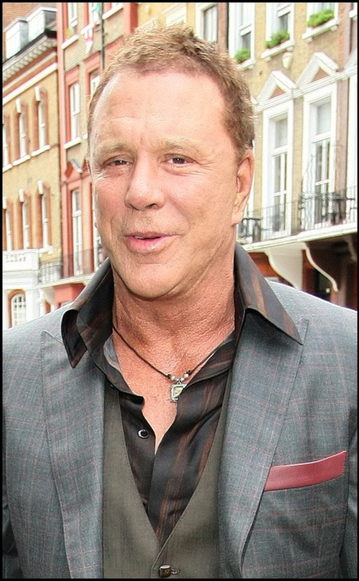 Mickey Rourke wil homoseksuele rugbyster spelen | De Morgen