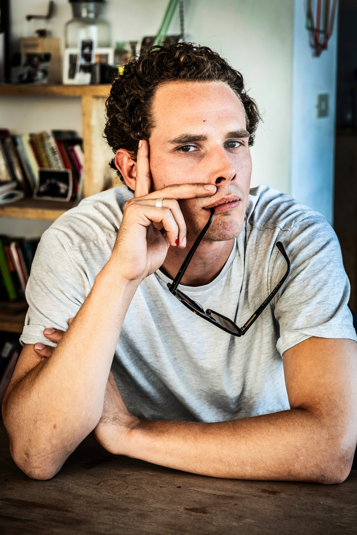 ‘Ik ken haar natuurlijk goed, maar muilen met je schoonzus, dat is gewoon raar’: Flor Van ...