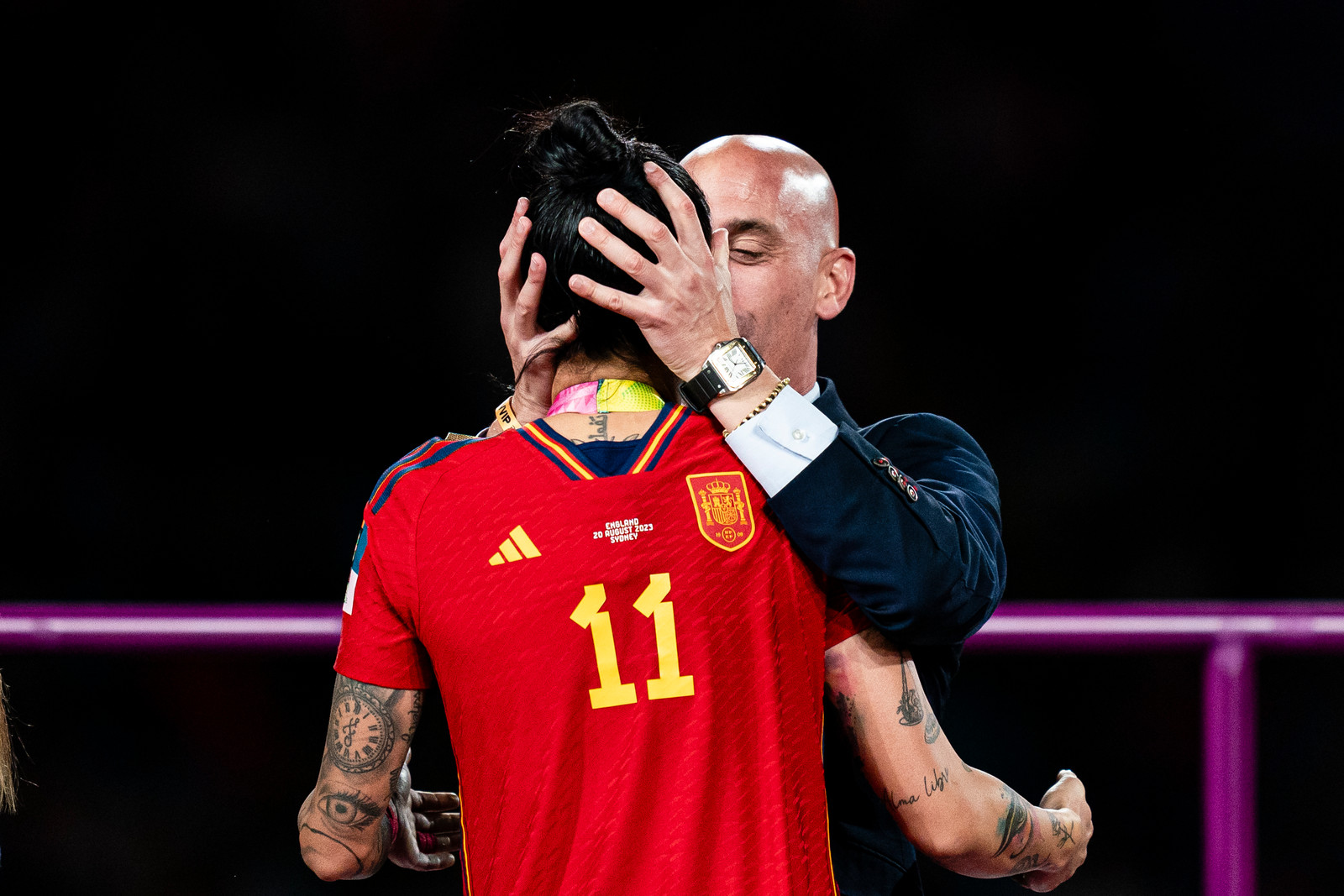 Kus van Rubiales legt tweedeling bloot in Spanje: ‘Tien jaar geleden ...