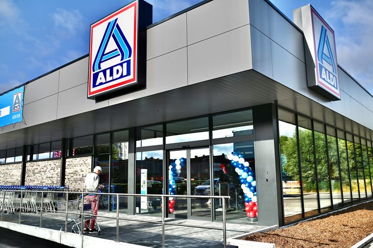 Supermarktketen Aldi gaat alle winkels uitrusten met laadpalen