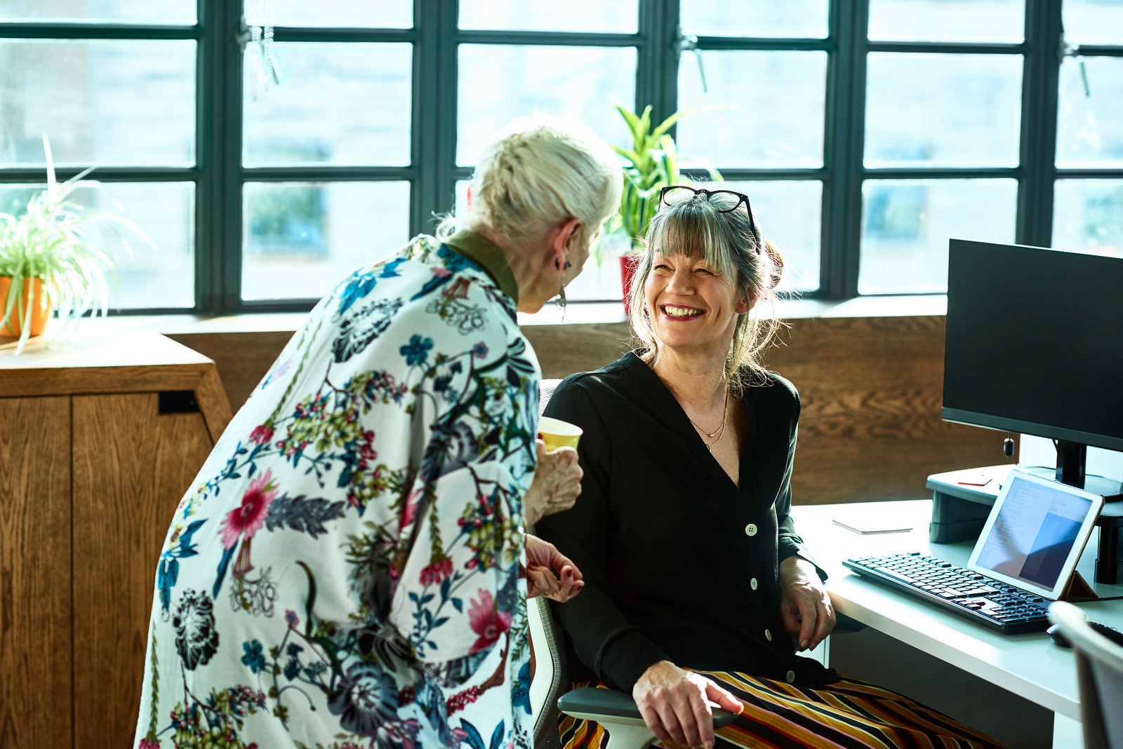 Waarom roddelen mensen? ‘Door het asociale gedrag van de ander door te ...
