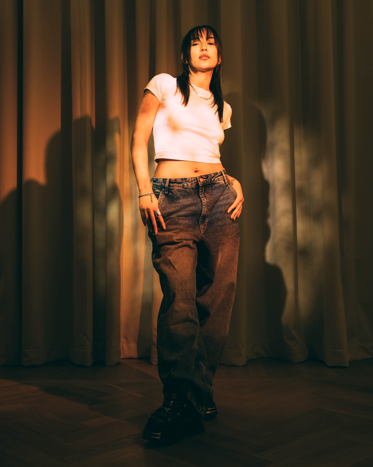 ‘Familie’-actrice en rijzende r&b-ster Cyra Gwynth: ‘Ik dacht dat ik ...