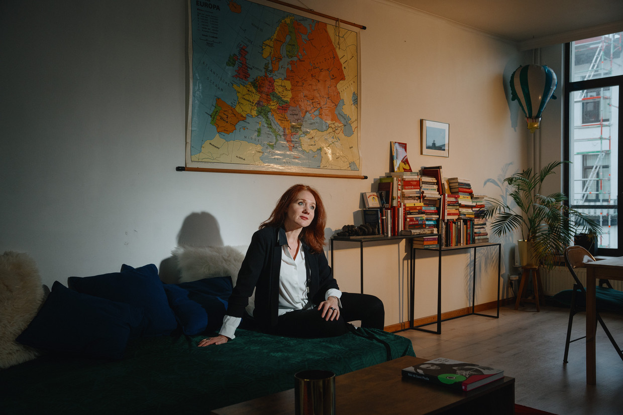 ‘Boeken zijn als handleidingen voor het leven’: de boekenkast van ...