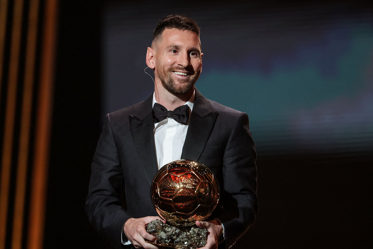 Lionel Messi moet mogelijk een van zijn gouden ballen inleveren