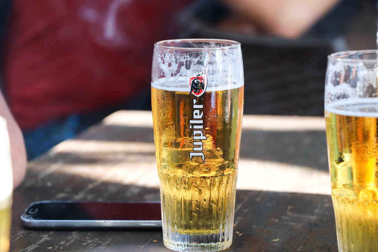 Pintjes van Jupiler zijn deze zomer 5 centiliter groter | De Morgen
